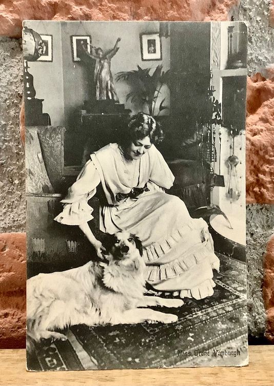 1908 - Antike AK „Miss Irene Vanburgh“ mit Hund - England (Gebraucht) in Root für CHF 2 – mit ...