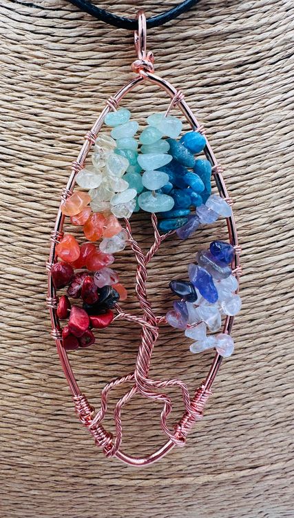 Baum des Lebens Drahtwickel Anhänger wire wrapping 7 Chakra (Neu und originalverpackt) in ...