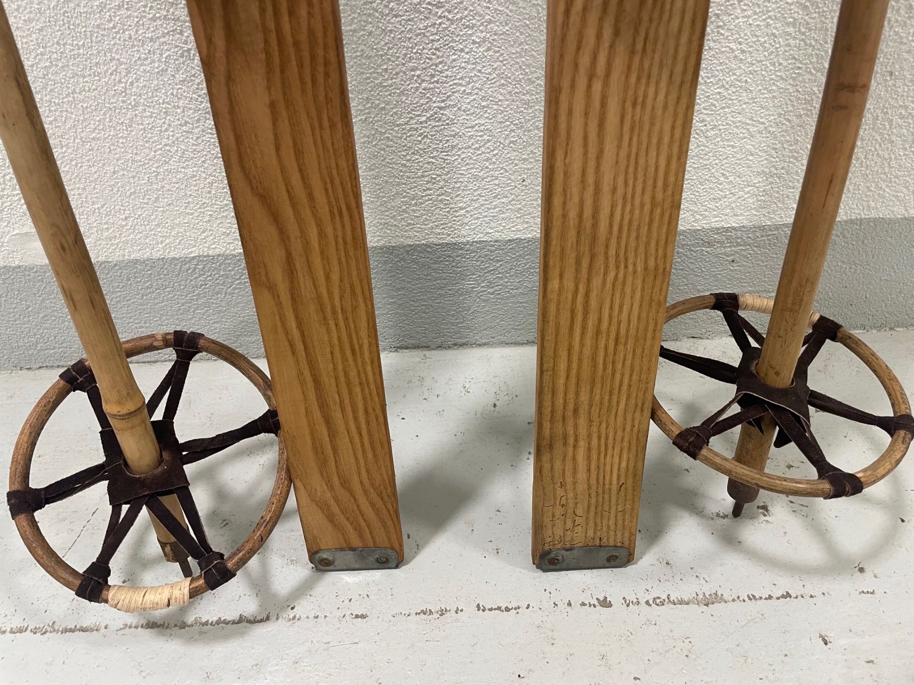 Ski (K 15), Holzski von ca. 1960 in top Zustand mit Stöcken (Gebraucht ...