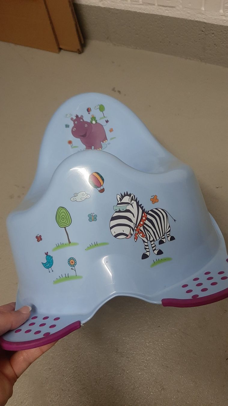 K.. R M) Babytopf WC Topf Baby Kineer (Gebraucht) in Wil SG für CHF 5. ...