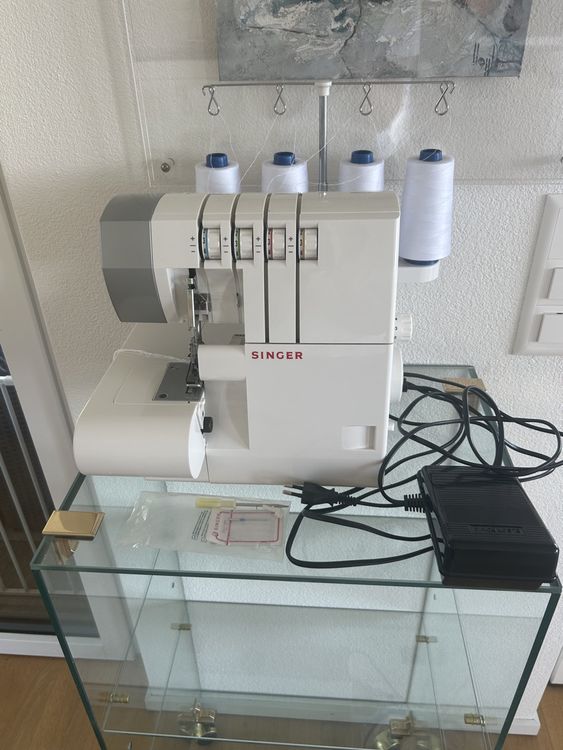 Singer Overlock Sewing Machine (Defekt) in Horgen für CHF 49 – mit ...