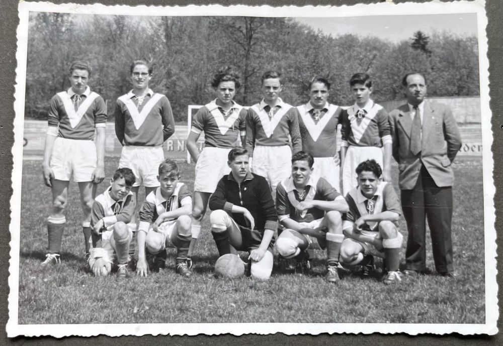 Juniorenmannschaft B von Augst BL/Gruppenbild/Stadion Basel (Gebraucht ...