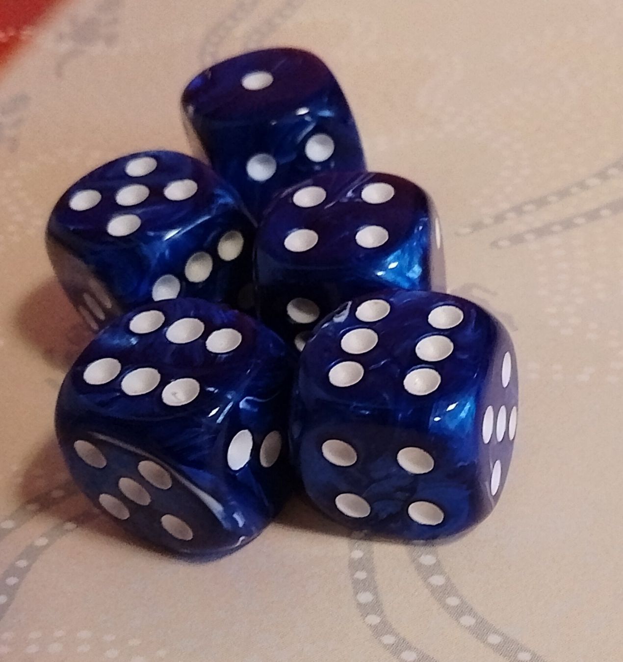 5 Würfel mit pearloptik dunkelblau / Ersatz Würfel Spiel (Gebraucht) in ...