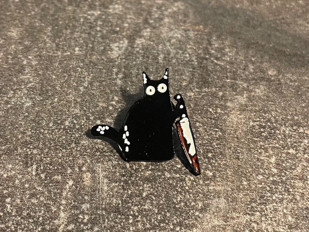 Cat with a Knife Pin | Kaufen auf Ricardo