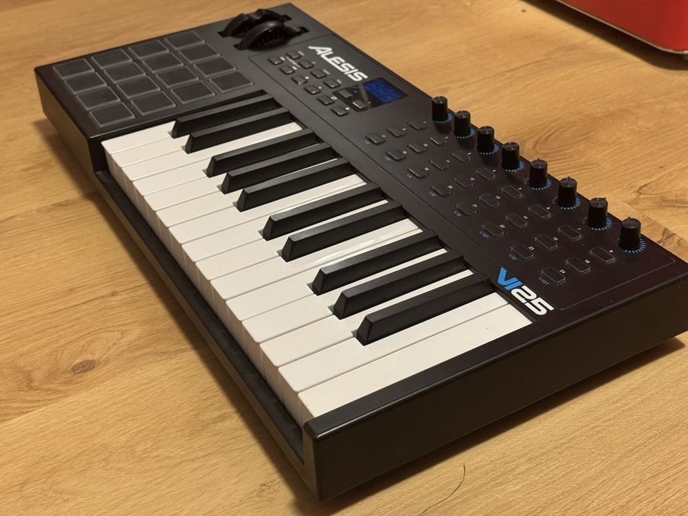 Alesis V25 MIDI Keyboard - Kompakt und vielseitig! (Gebraucht) in ...