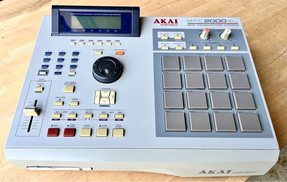 AKAI MPC2000XL MIDI Production Center Sampler mit Omega Zip (Gebraucht) in Möhlin für CHF 650 ...