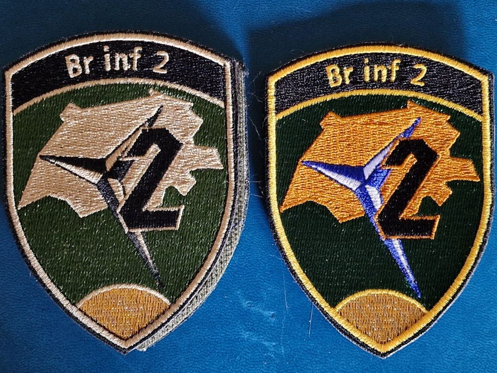Infanterie Badge Inf brigade 2 Duo Stab Gold 1x Klett 1x ohn (Gebraucht) in Nyon für CHF 9 – mit ...