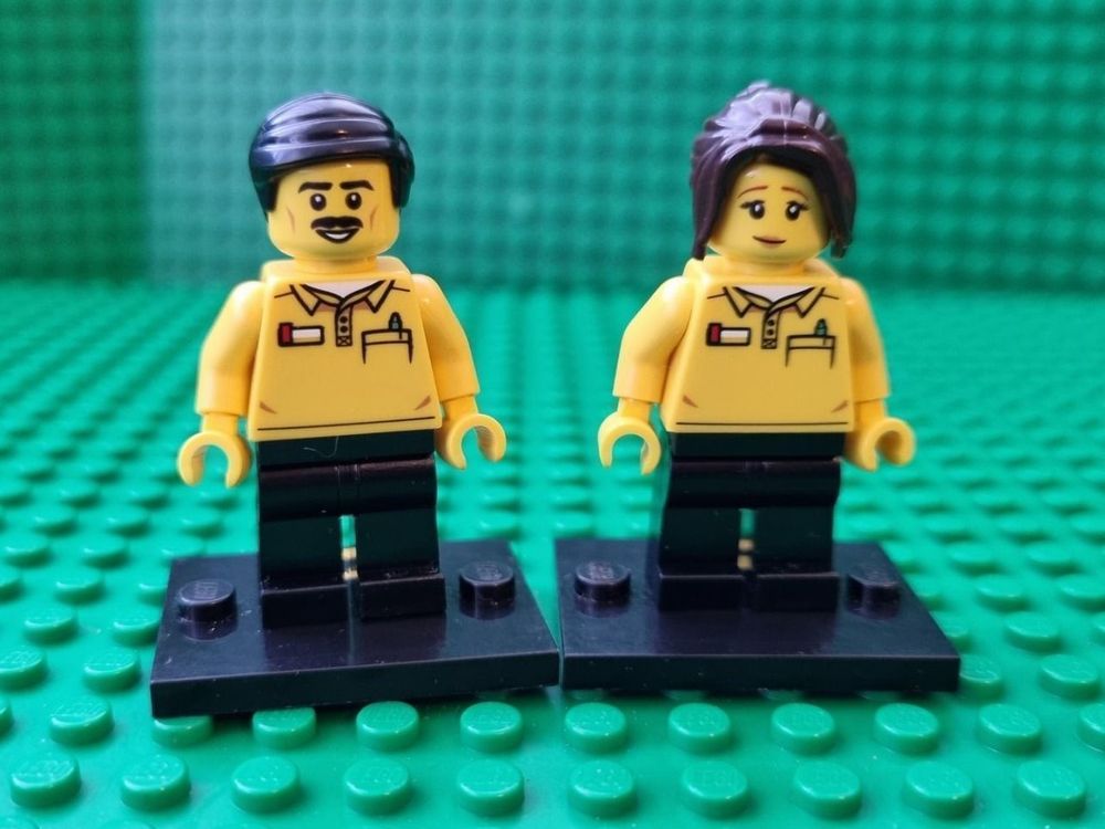 LEGO Minifigure 2x LEGO Store Employees (female+male) (Neu (gemäss ...