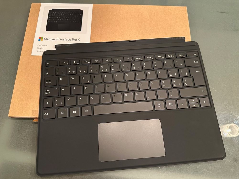 Neue Microsoft Surface Type Cover Pro X/8 Black CH (Neu (gemäss ...