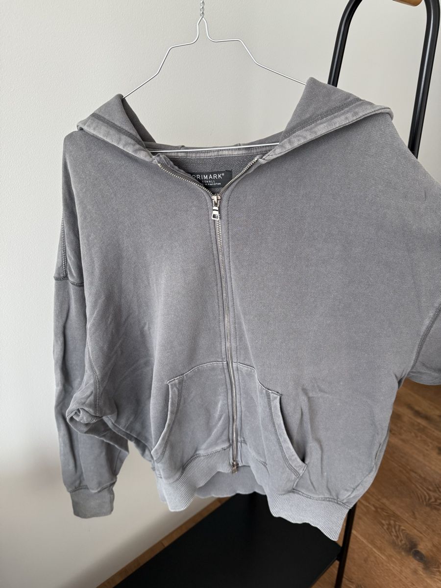 Primark grey Zip-Up Hoodie (Gebraucht) in Oftringen für CHF 9 – mit ...