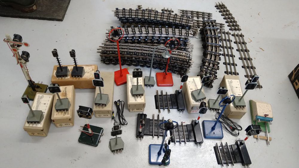 Signale, Laternen und Gleise Spur 0 | Kaufen auf Ricardo