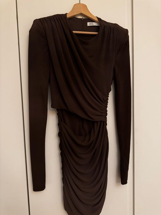 Robe Zara à épaulette (D'occasion) à Lausanne pour CHF 20 – avec livraison | Acheter sur Ricardo