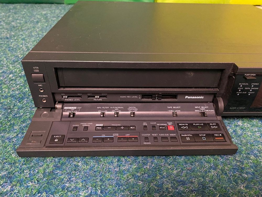 Panasonic VHS Video-Recorder NV-F70 (D'occasion) à Zwillikon pour CHF ...