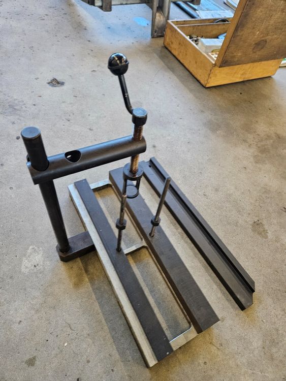 Ventil Demontagebock (Gebraucht) in Nassenwil für CHF 15 – nur Abholung ...