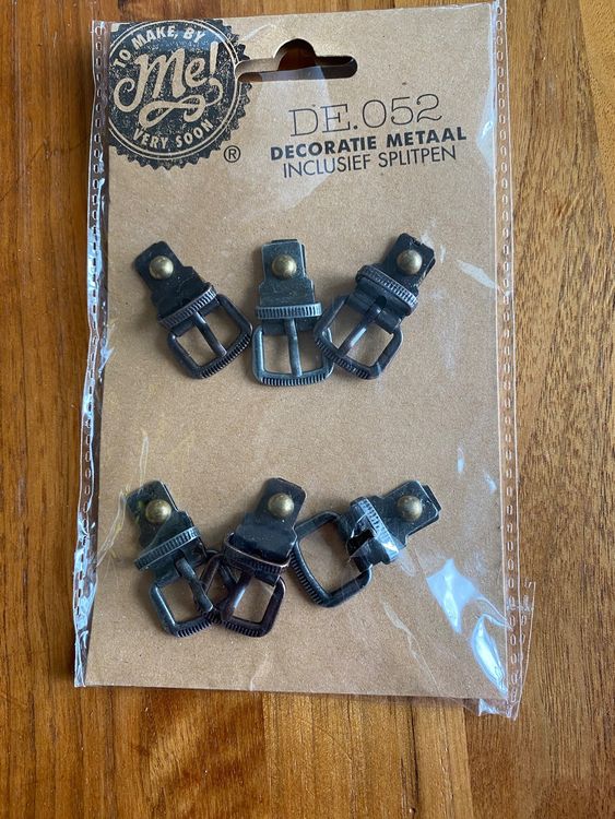 Deko Buckles zum Basteln (Neu und originalverpackt) in Balsthal für CHF ...