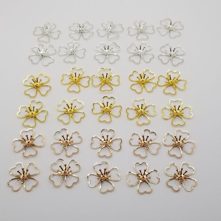 30 Metall Blumen als Streudeko, zum Basteln und Verzieren (Neu und originalverpackt) in ...