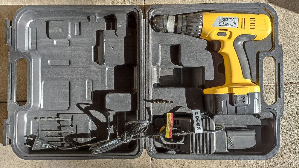Akku Schlagbohrer 18V Mister Tool (Gebraucht) in Twann für CHF 16 – nur ...