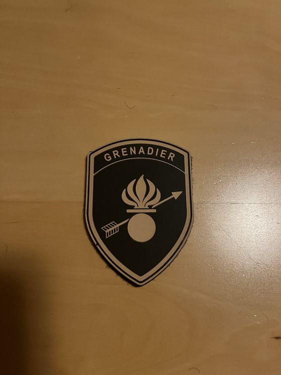 Grenadier Badge PVC (Neu (gemäss Beschreibung)) in Flaach für CHF 2 ...