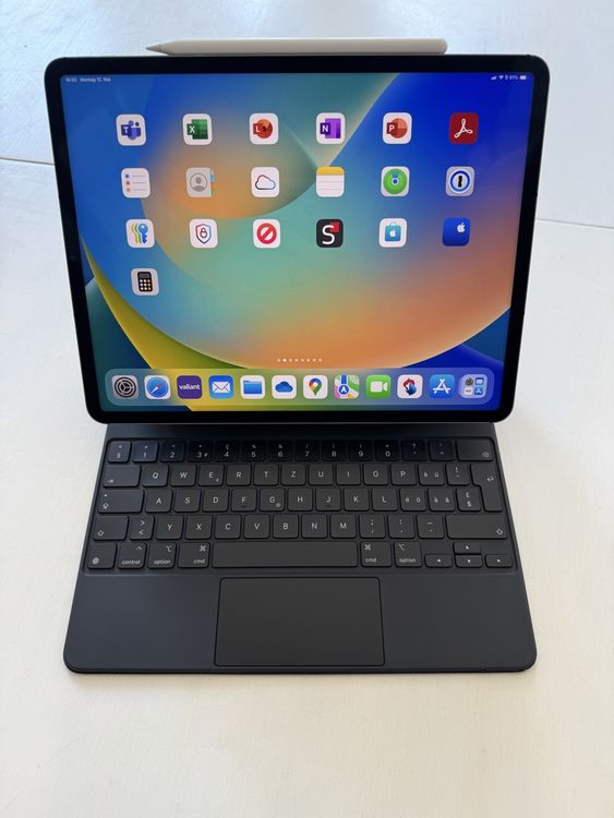 iPad Pro 12,9” M1, 256 GB, WLAN + 5G – inkl. Magic Keyboard (Gebraucht) in Unterengstringen für ...