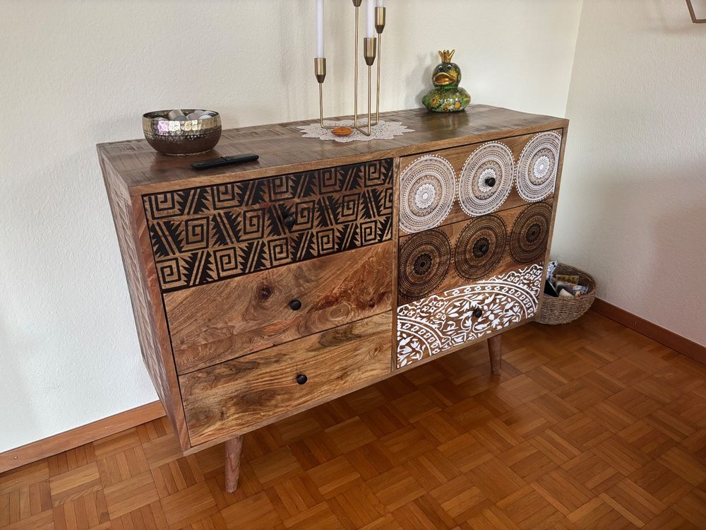 Holzkommode mit speziellem Frontdesign, gut erhalten (Gebraucht) in ...