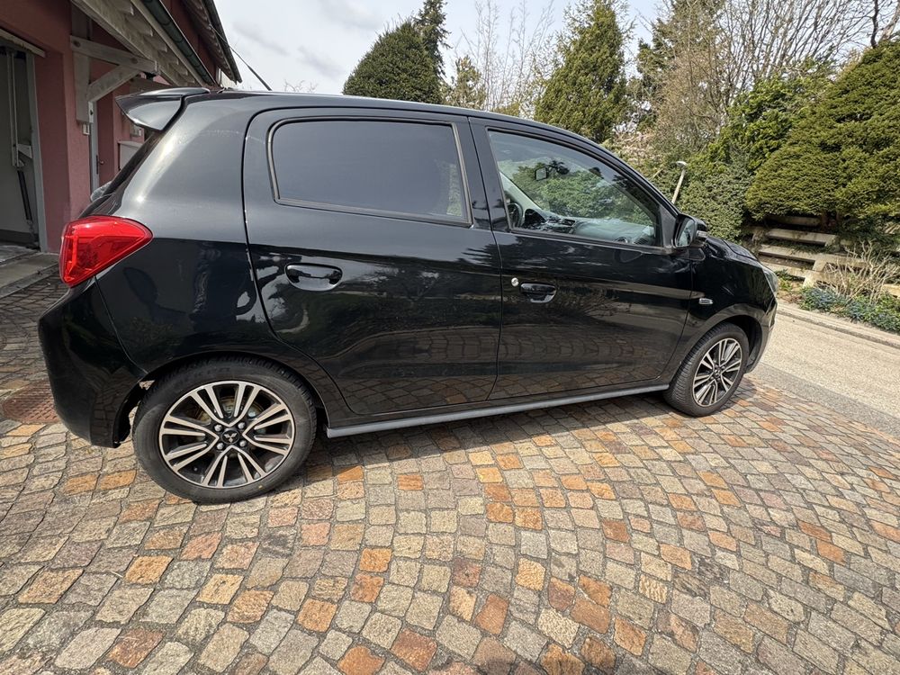 Mitsubishi Space Star Schwarz
