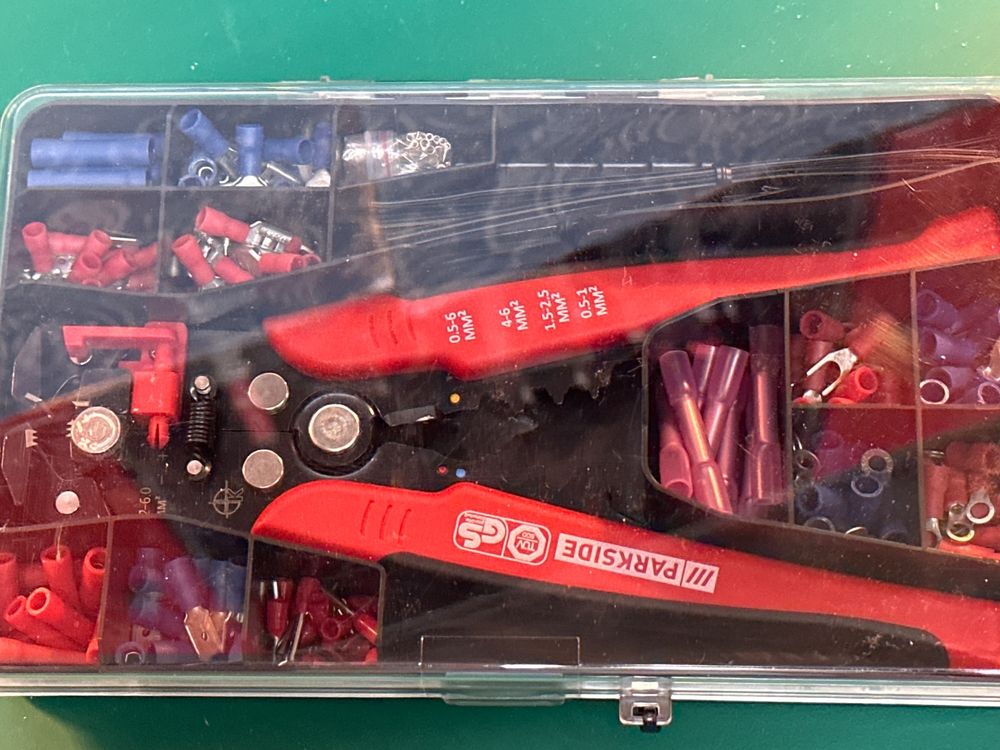 Kabelklemmen mit Zange (Neu und originalverpackt) in Heimberg für CHF 7 – mit Lieferung auf ...