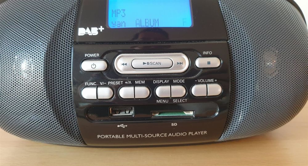 DAB+ & FM, CD/MP3, USB, SD Ghettoblaster | Kaufen auf Ricardo