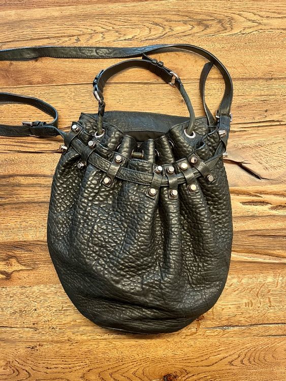 Alexander Wang Tasche in Schwarz mit rosegoldenem Nietenbode (Gebraucht ...