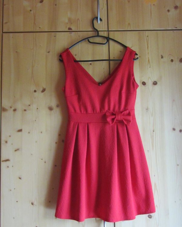 Robe rouge évasée M avec joli décolleté (Gebraucht) in Oberried FR für ...