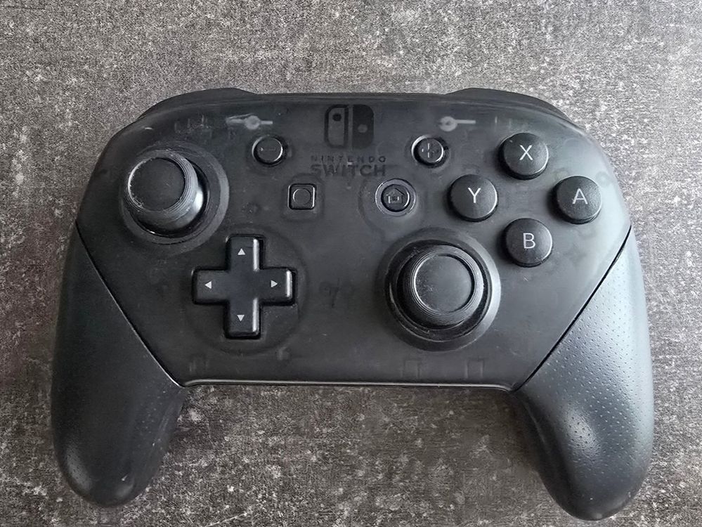 Switch Pro Controller, kleine Gebrauchsspur, funktionsfähig (Gebraucht ...