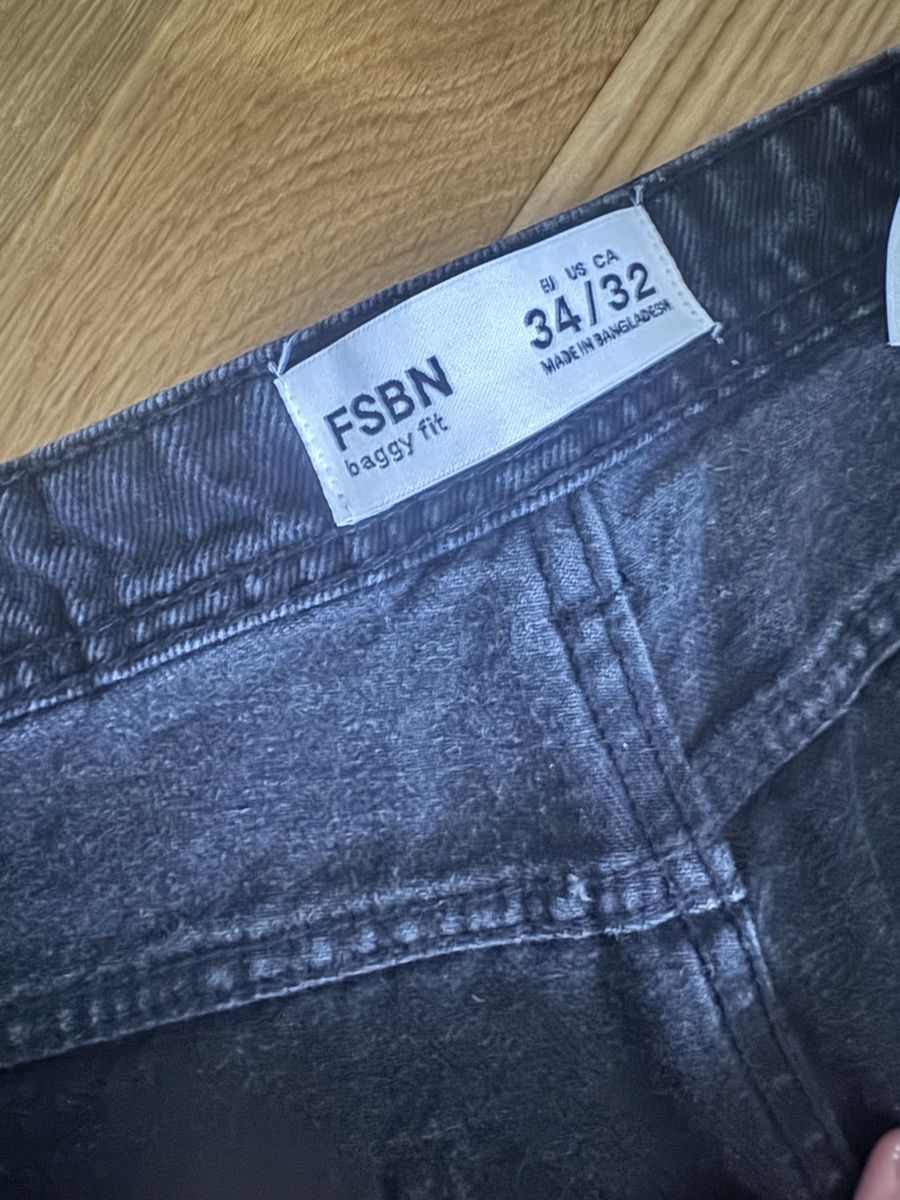 Schwarze FSBN Baggy Jeans, Grösse 34/32 (Gebraucht) in Zuchwil für CHF ...