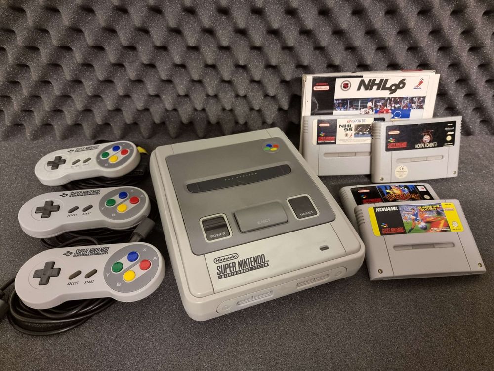 Super Nintendo (PAL) inkl 3 Controller und 5 Games (Gebraucht) in ...
