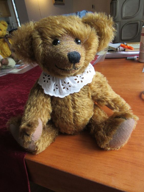 Teddy von Emmy Krienitz, braun mit Spitzenkragen, ca. 30 cm (Gebraucht ...