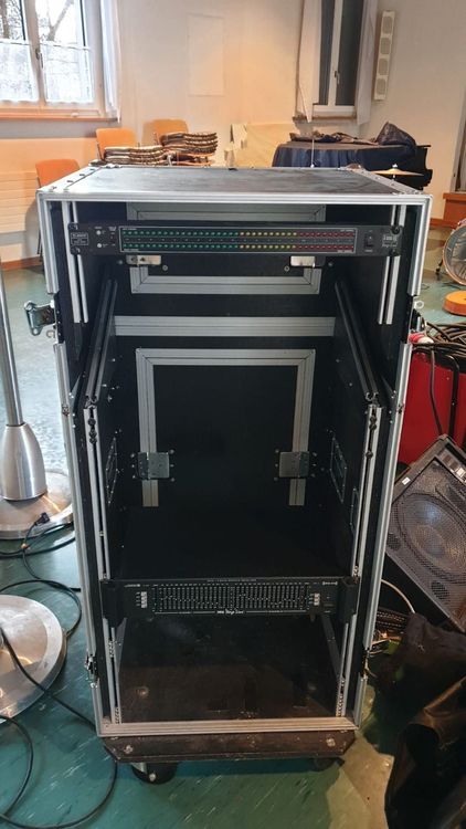Rack incl. Graphic Equalizer + VU-Meter (Gebraucht) in Schöftland für ...