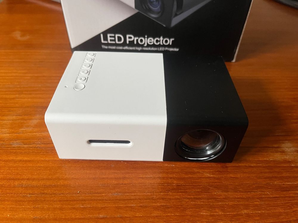 Mini Beamer (Neu und originalverpackt) in Zürich für CHF 21 – nur ...