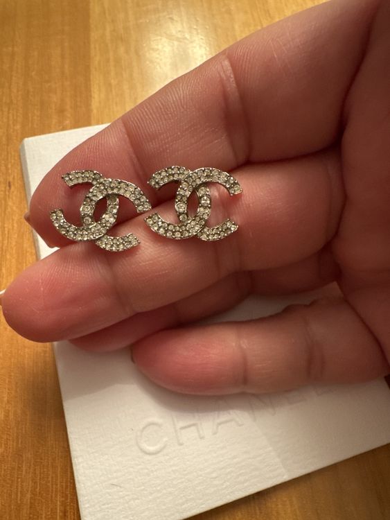 Chanel Ohrstecker CC Logo Strass Silber (Gebraucht) in Volketswil für ...