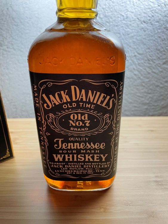 Jack Daniels 1982 USA 1 liter (Gebraucht) in Estavayer-le-Lac für CHF 139.9 – mit Lieferung auf ...
