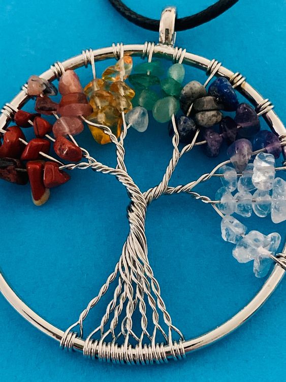 Baum des Lebens Anhänger mit verschiedenen Edelsteinen (Gebraucht) in Sursee für CHF 8 – mit ...