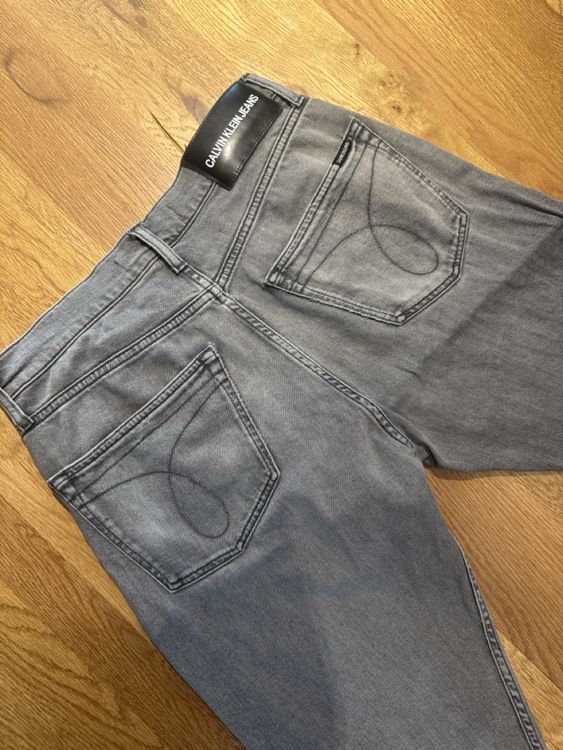 Jean Calvin Klein Gris, Taille 29/32 ( taille large ) (D'occasion) à ...