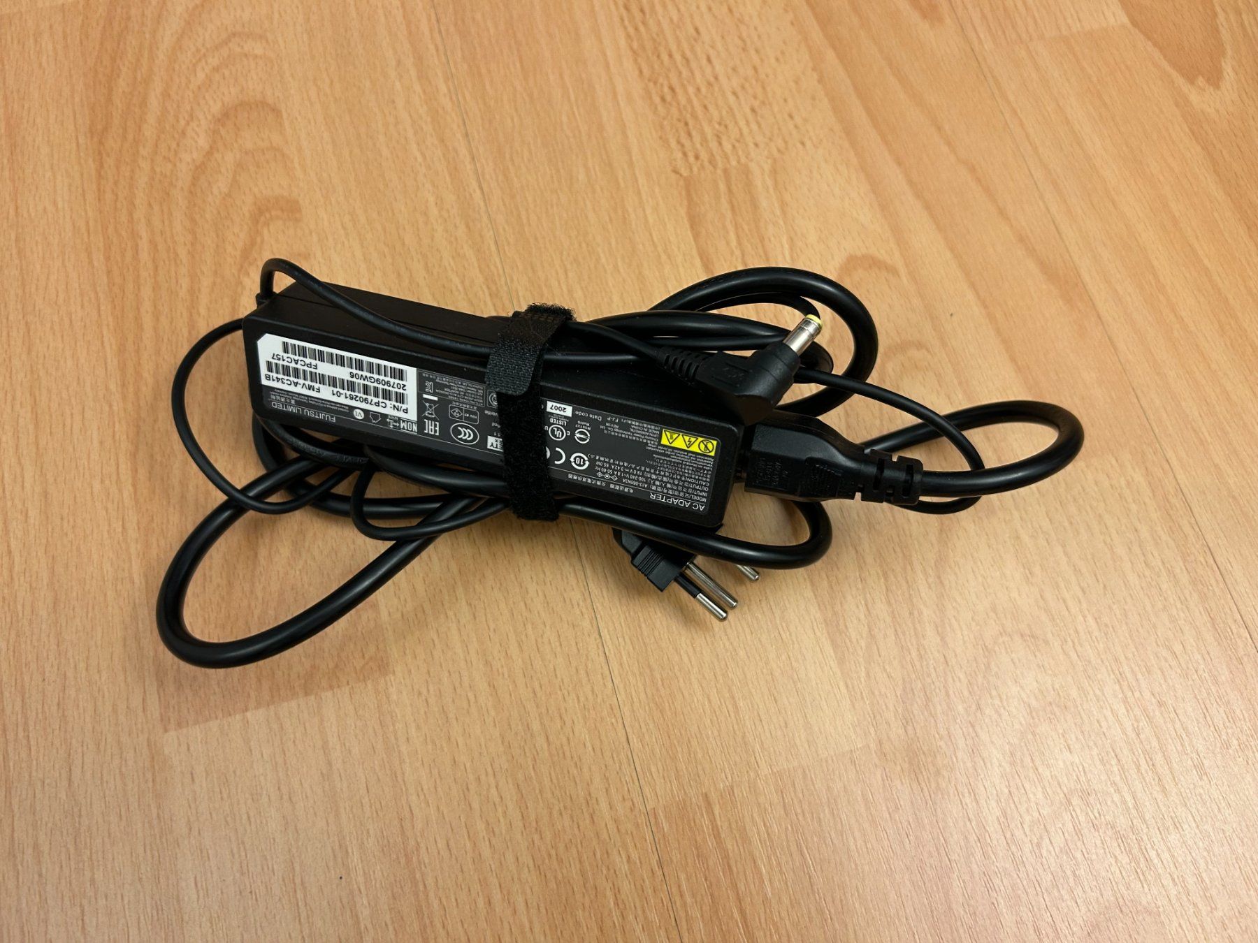 Fujitsu Netzteil, Model A13-065N3A, 65W Ladegerät, kompakt! (Gebraucht ...