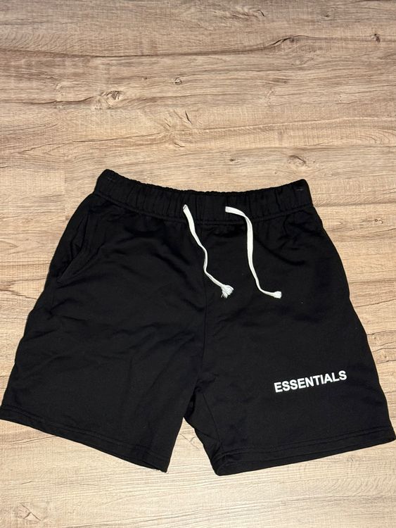 Essentials Shorts (Neu (gemäss Beschreibung)) in Sarmenstorf für CHF 20 ...