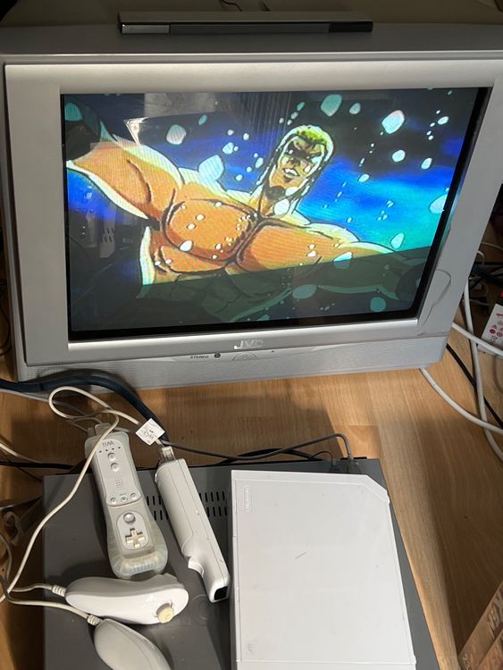 TV JVC Cathodique écran plat + lecteur VHS avec K7 KEN (Gebraucht) in St imier für CHF 69 – nur ...