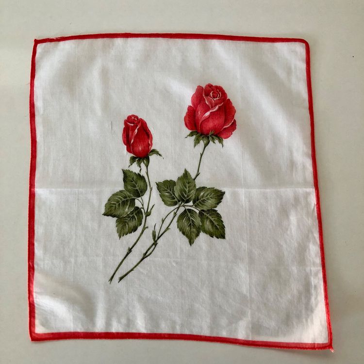 Taschentuch rote Rosen | Kaufen auf Ricardo Taschentuch rote Rosen | Kaufen auf Ricardo