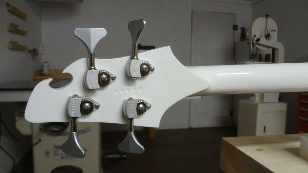 R.Low Vaughn Panzer Bass Guitar + Ashdown Studio 15" Amp | Kaufen auf ...