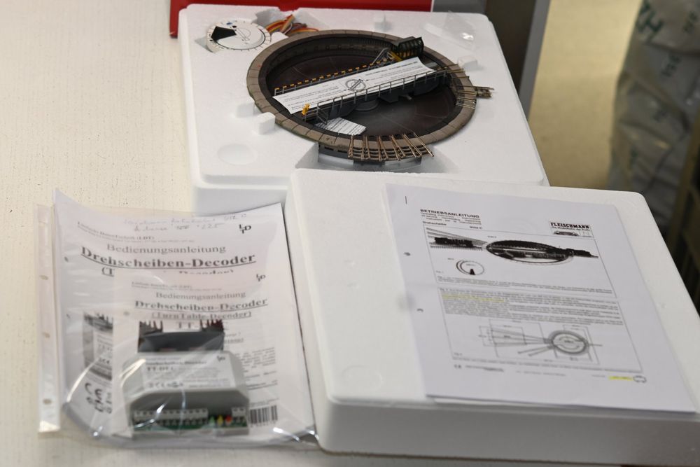 Fleischmann Drehscheibe inkl Drehscheiben Decoder Spur N (Neu (gemäss Beschreibung)) in Laupen ...