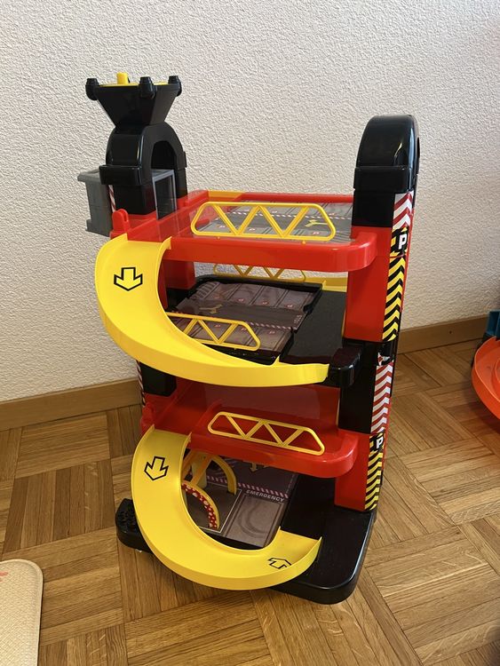 Garage pour enfants en parfait état avec ascenseur! (D'occasion) à ...