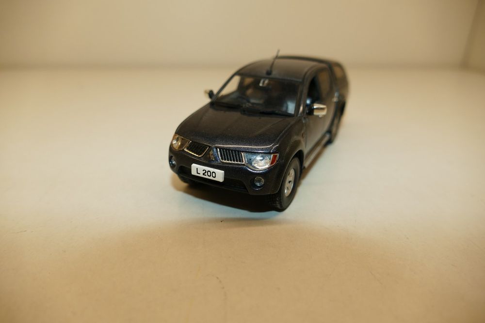 Vitesse 1:43: Mitsubishi L200 Pick-up Pritsche grau (Neu (gemäss ...