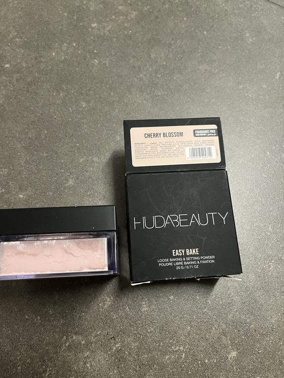 Huda Powder Cherry Blossom (Neu (gemäss Beschreibung)) in Niederglatt ...