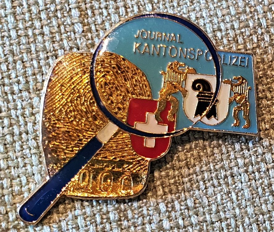L716 - Pin Journal Kantons Polizei Basel Schweiz Lupe (Gebraucht) in Reinach BL für CHF 2 – mit ...