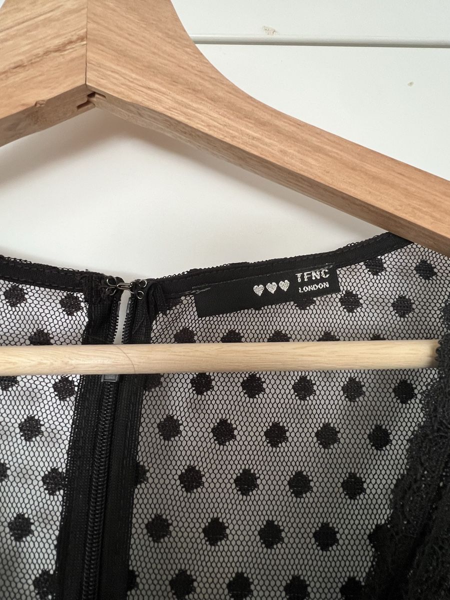 Abito elegante TFNC London nero a pois - Taglia 44 👗🖤 (Usato) a Saland ...